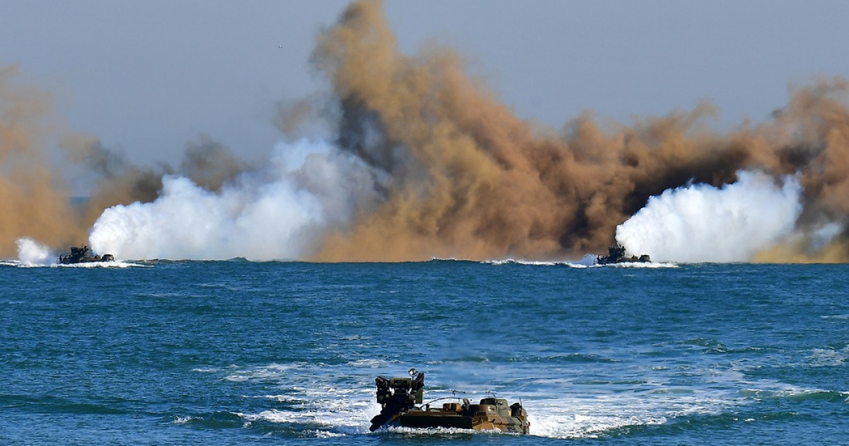 해병대 KAAV 해안 돌격