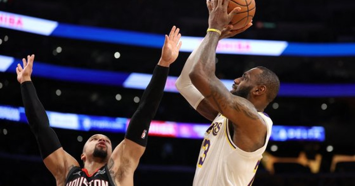 '킹' 르브론, NBA 최초 3만9000점 달성...39세에 전성기급 기량