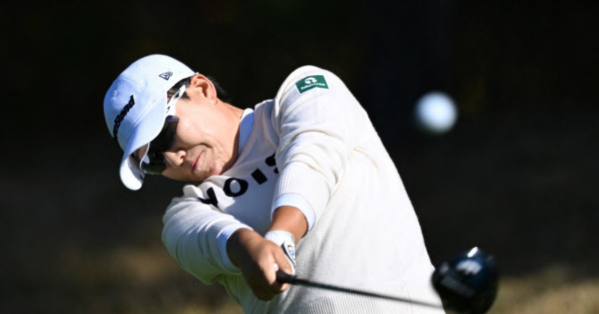 대상·상금왕 뒤집기 노리는 신지애, JLPGA 투어 최종전 1R 공동 4위