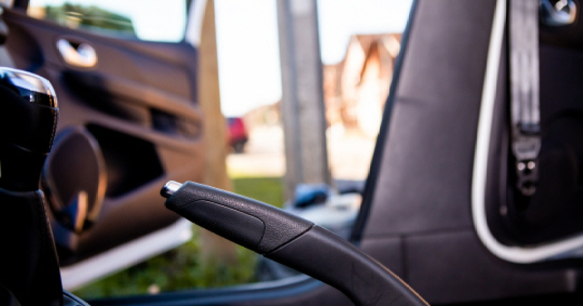 사이드브레이크만 채웠어도…경사로서 미끄러지는 5t 트럭 세우려다 70대 운전자 숨져