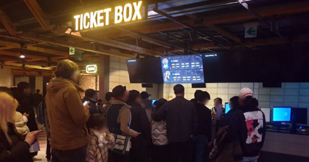 용산 CGV 정전 소동…3시간 만에 상영 재개