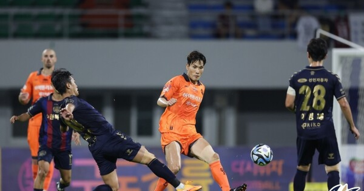 [if.preview] ‘구부러진 창’ 강원 vs ‘무딘 방패’ 수원FC, 잔류 가능성을 높일 팀은?