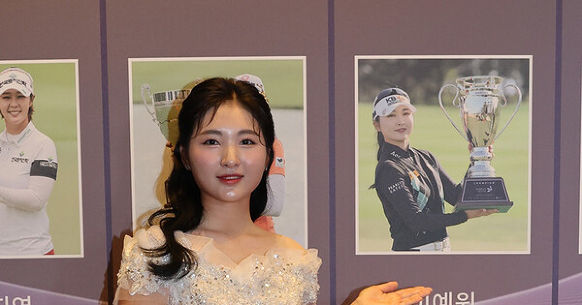 시즌 3승의 빛나는 순간을 기념하는 이예원 [KLPGA]