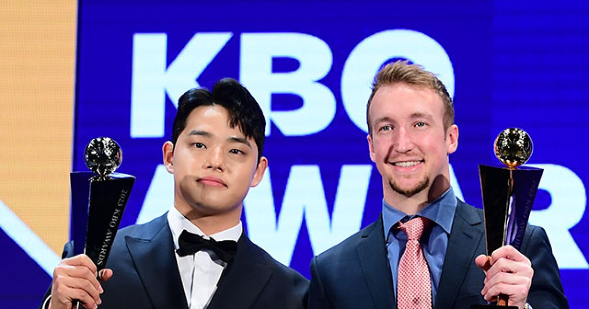 2023 KBO MVP는 3관왕 페디, 신인왕은 160km 문동주 영예 [MVP&신인왕]