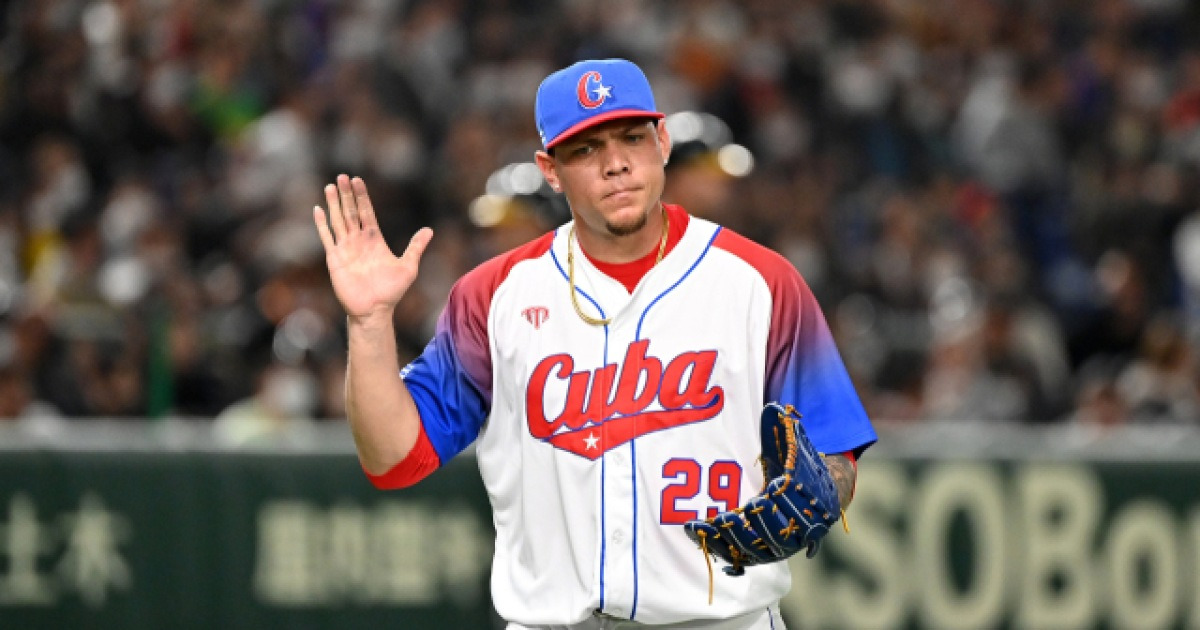 'WBC 이후 日 무단이탈' 160km 쿠바 특급, 8타자 상대→헛스윙 삼진까지 "다년+523억~915억 계약 가능"