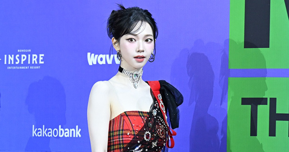 에스파 카리나 눈부신 각선미 [포토엔hd]