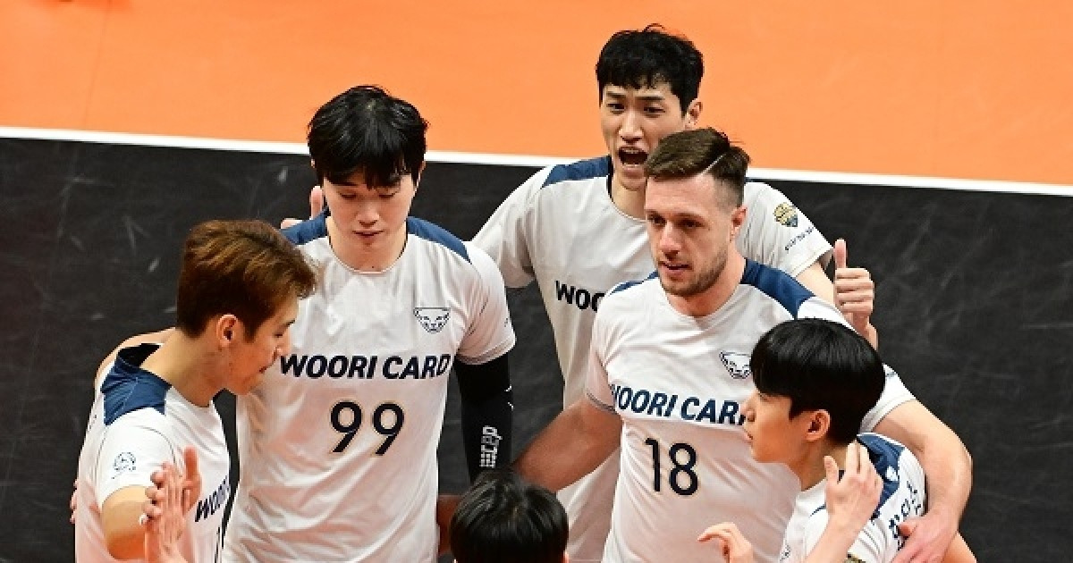 2연속 셧아웃 패배 악몽 지웠다…‘마테이 42득점’ 우리카드, 천적 OK금융그룹 꺾고 3R 첫 승&10승 선착 [MK안산]