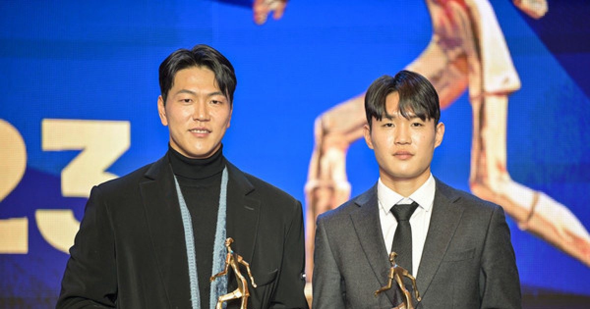 [포토] 'K리그1 MVP와 영플레이어상' 김영권과 정호연