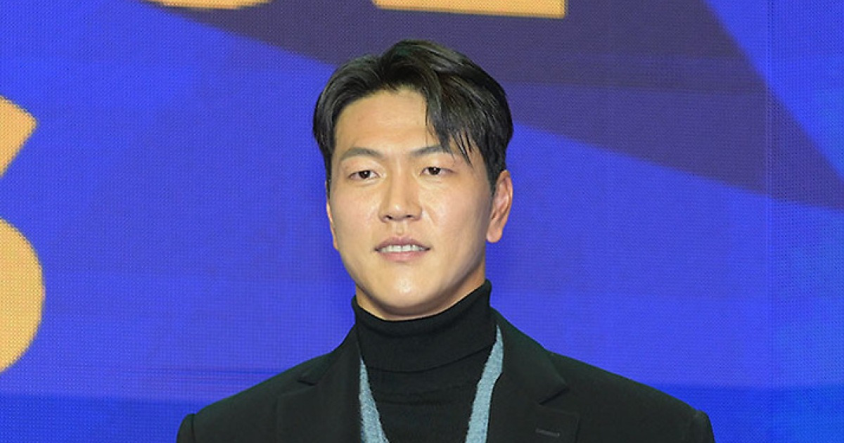 K리그1 MVP 김영권 "힘든 티 안내는 와이프 생각에 울컥...금전적 부분 아쉽지만 MVP로 만족"