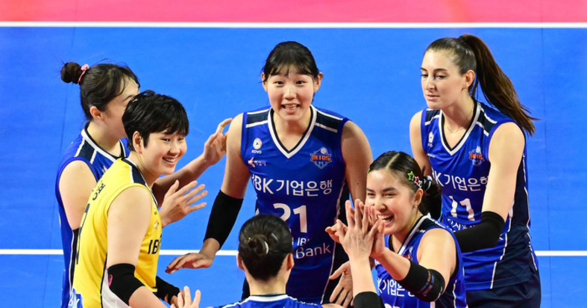 아베크롬비, 한 경기 최다 42점…IBK기업은행은 GS칼텍스 꺾고 2연승+4위 도약[현장리뷰]