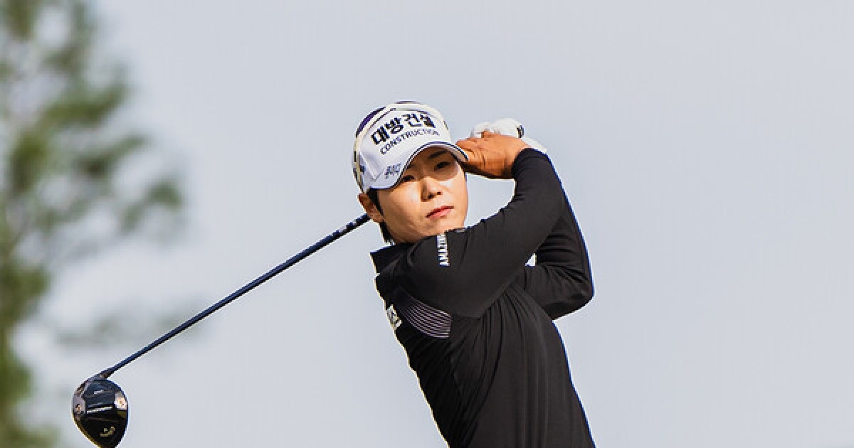 '노보기 9언더파' 이소미, 5R 단독1위…KLPGA 선수 3년 연속 '수석' 보인다 [LPGA Q-시리즈]