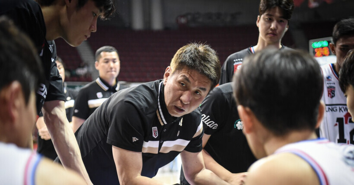 [JB포토] EASL, 정관장 김상식 감독 '이번 작전 중요해'