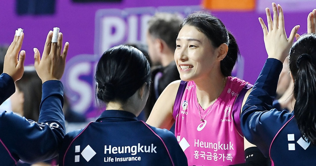 통 큰 김연경의 2R MVP 소감 "동료들에게 한턱 쏘겠다, 경기력 기복 줄여야"