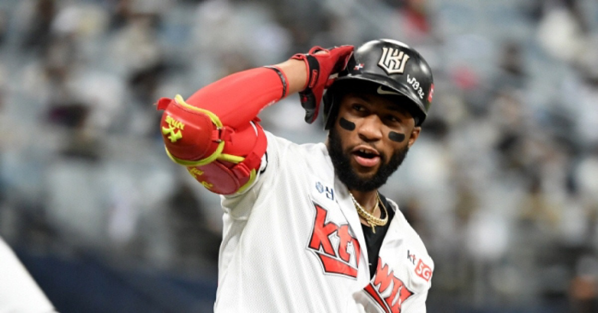 '우승 도전' KT, 왜 일본에서 실패한 '전 MVP'와 다시 손 잡기로 했나