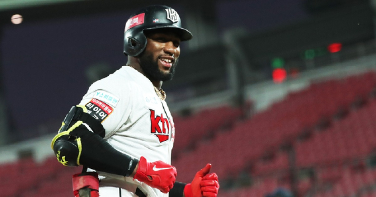 KT Wiz bring back Mel Rojas Jr. for $900,000, re-sign Will Cuevas on $1 ...