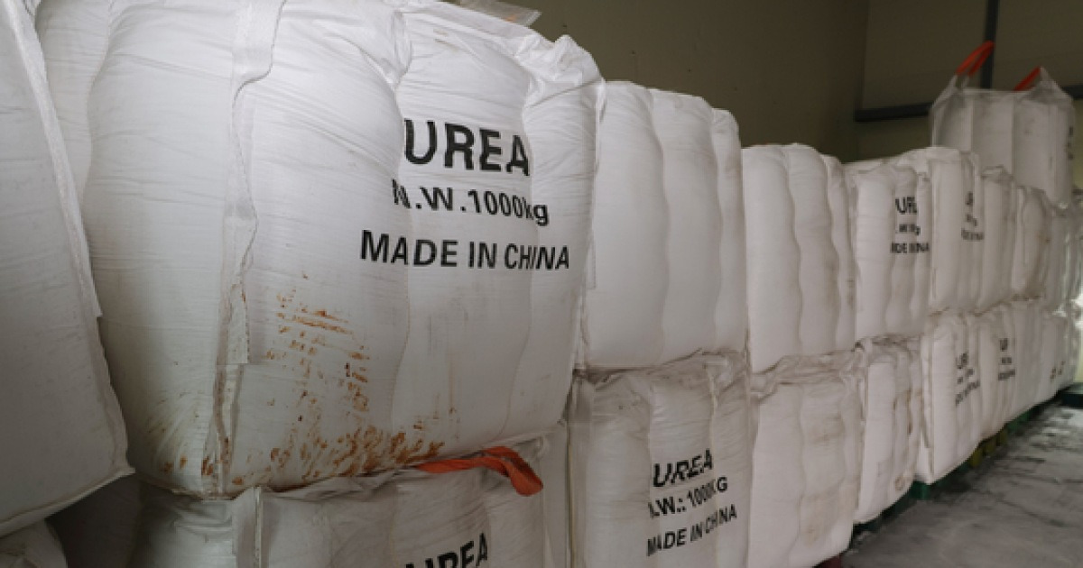 Gov't opens urea reserves as shortage looms