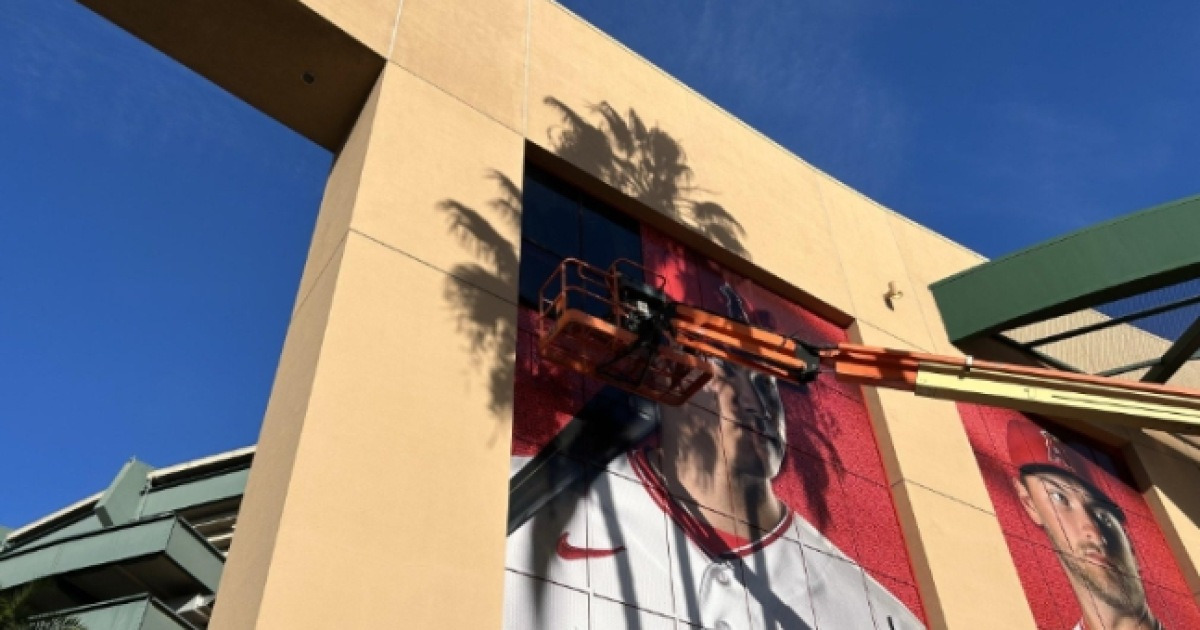 에인절스 홈구장 오타니 벽화 빠르게 철거…LAD 웃고 LAA 울었다