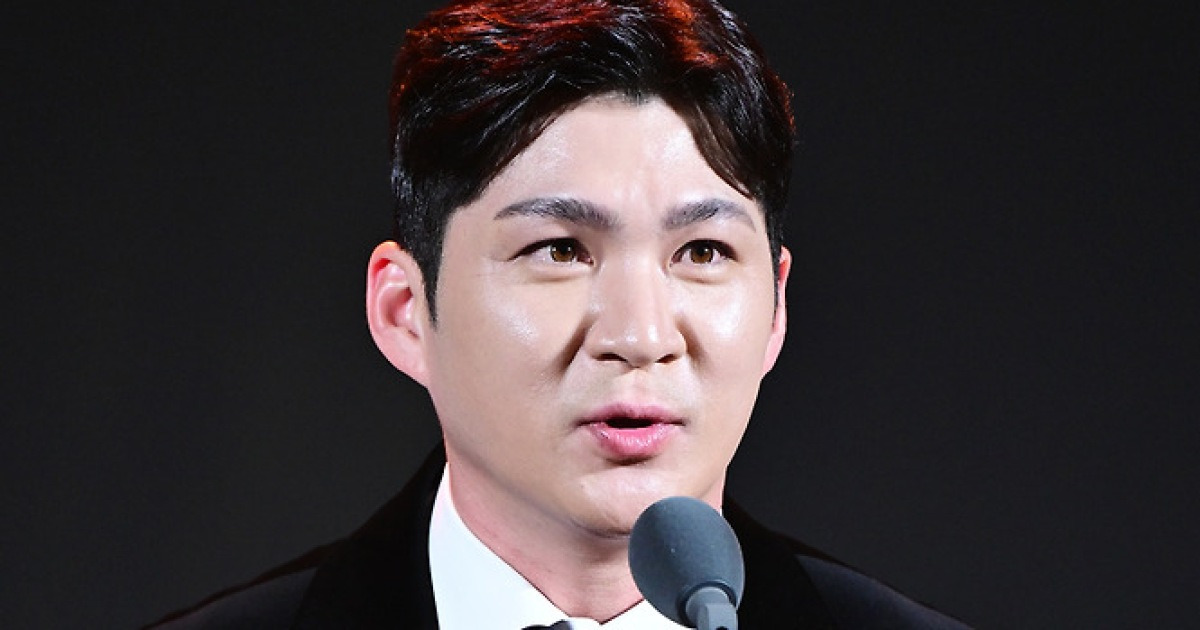 ‘우승+KS MVP 이어 GG까지’ 오지환, 2년 연속 수상..박찬호 아쉬운 2위