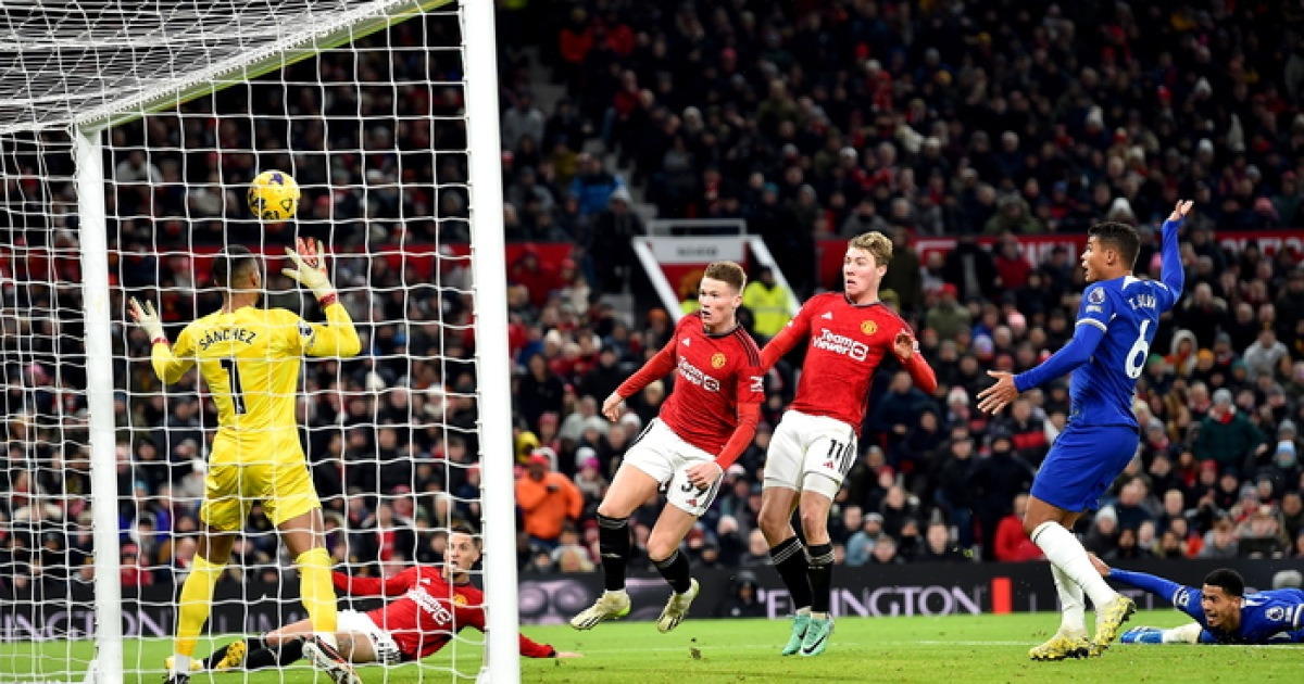 궁지 몰린 텐 하흐 지지한 MF...맥토미니 “무엇보다 선수들 책임”...맨유, 바이에른 뮌헨 잡아야 16강 희망 [UCL]