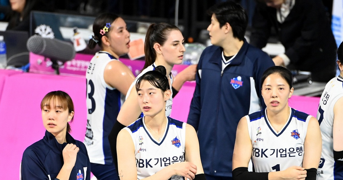 [포토] 아쉬운 패배에 허탈한 IBK기업은행