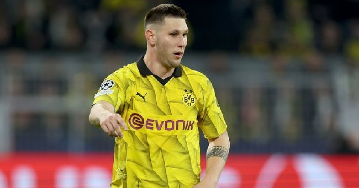 "모두가 내 가랑이를 봤을 거야"...BVB DF 쥘레, 음바페 슈팅 '슈퍼 세이브' 장면에 농담