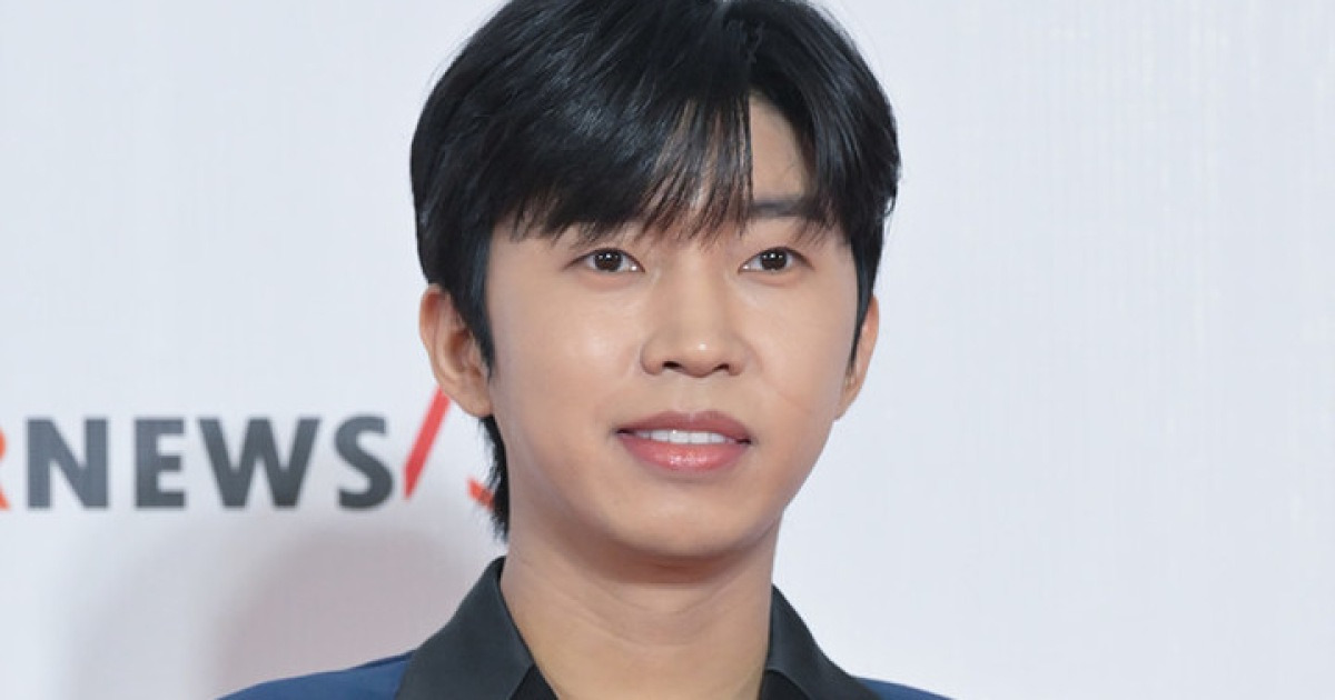 Lim YoungWoong Wins "Fandom of the Year" award..."I can say that I live ...