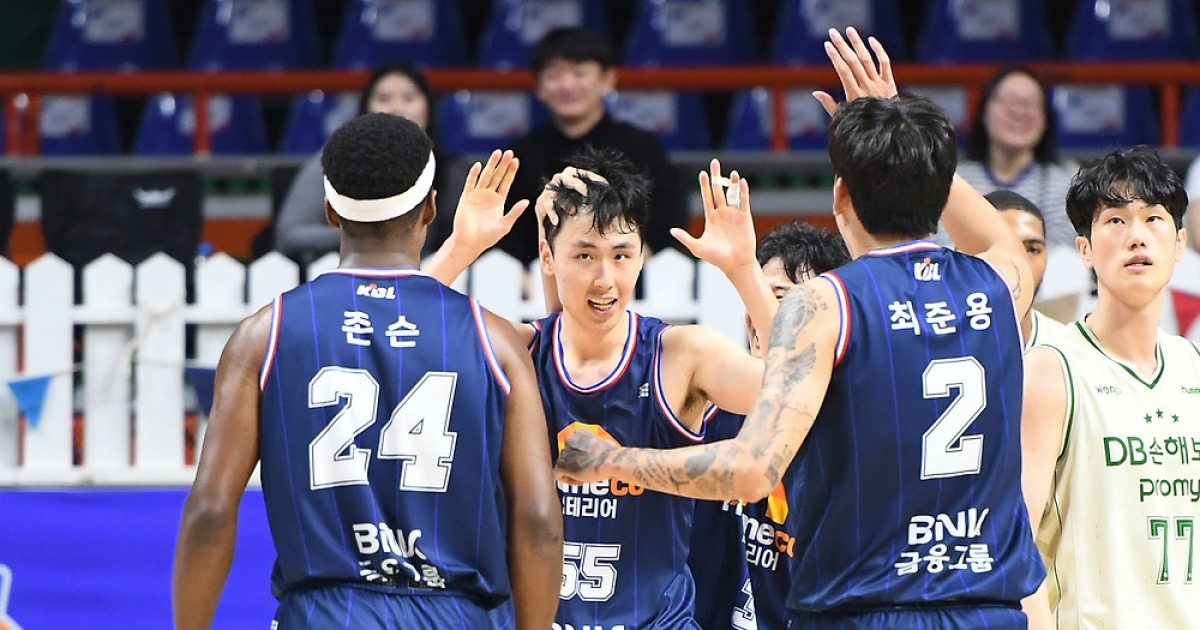 프로농구 KCC, DB 5연승 저지하고 단독 5위 도약