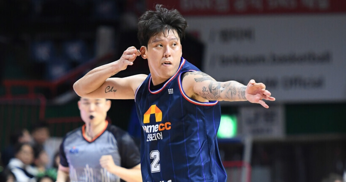 [JB포토] KCC 최준용 '오늘도 3점슛 성공'