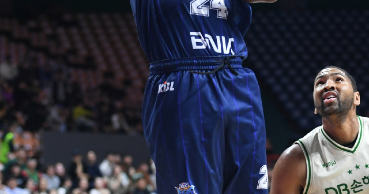 '역전에 역전' 존슨 더블더블+송교창 22득점…KCC, DB 제압 홈 3연승 질주