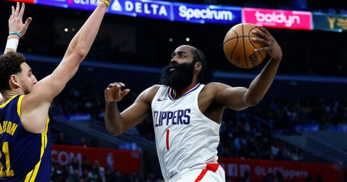 ‘하든 28P-15A’ 클리퍼스, 탐슨 폭발한 GSW 잡고 파죽의 6연승 질주[NBA]