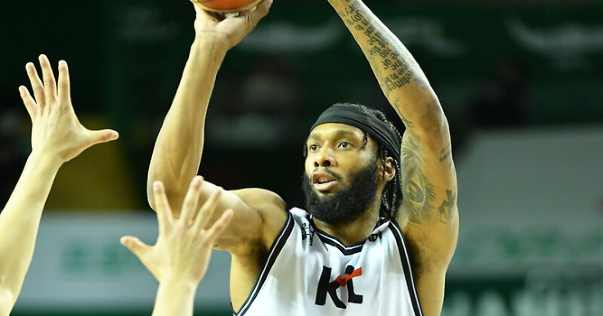 [BK 리뷰] '패리스 배스 개인 최다 43점 원맨쇼' KT, DB에 시즌 첫 연패 안겨