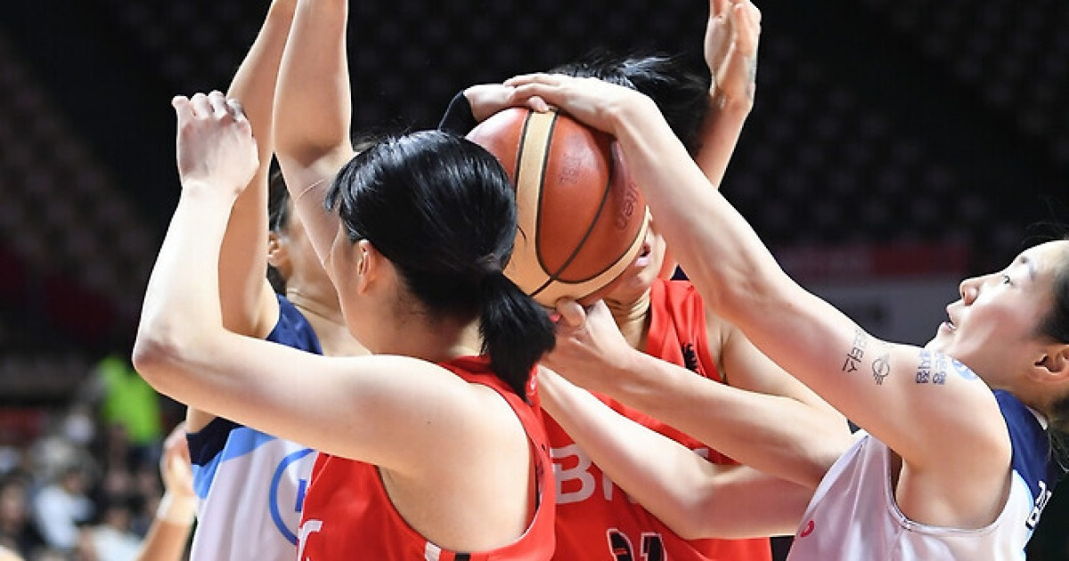 [JB포토] BNK썸, 신한은행 '볼은 누구에게'