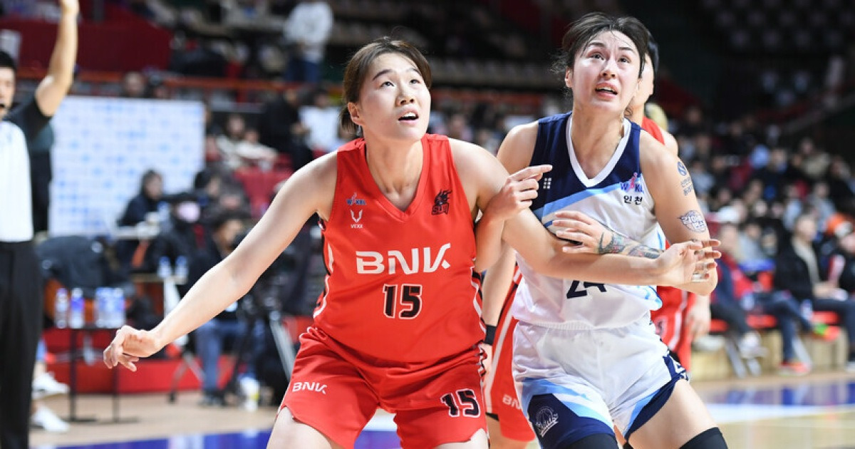 [JB포토] BNK썸 박성진 '박스 아웃'