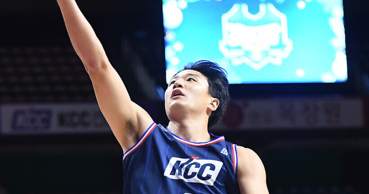 [JB포토] KCC 허웅 '마무리는 레이업슛으로'