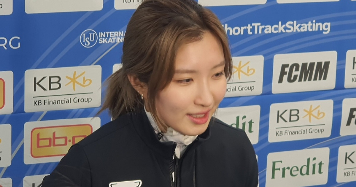 '차세대 쇼트트랙 여제' 김길리, 1500m 1·2차 금메달 다 휩쓸었다... 박지원은 1500m 銀