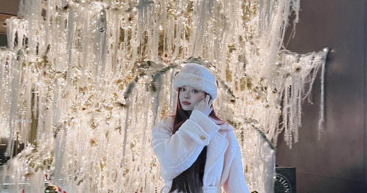 프리지아 롱 코트 속 돋보이는 극세사 각선미