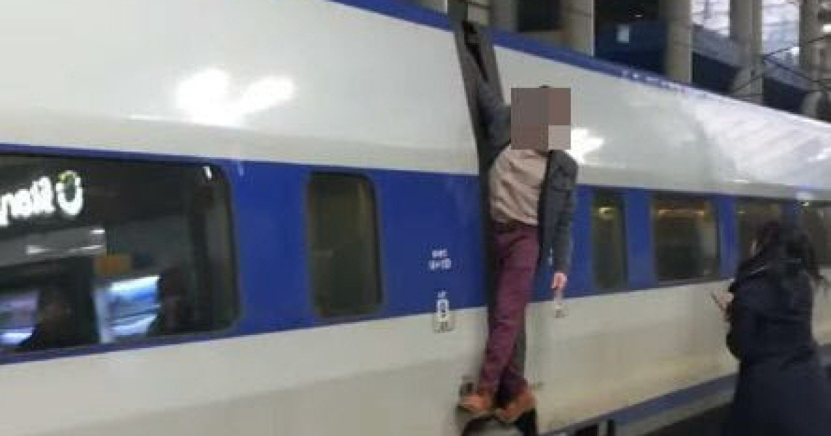 ‘세상에나’ 지각해놓고 “티켓 있다”…달리는 KTX에 무작정 매달린 외국인