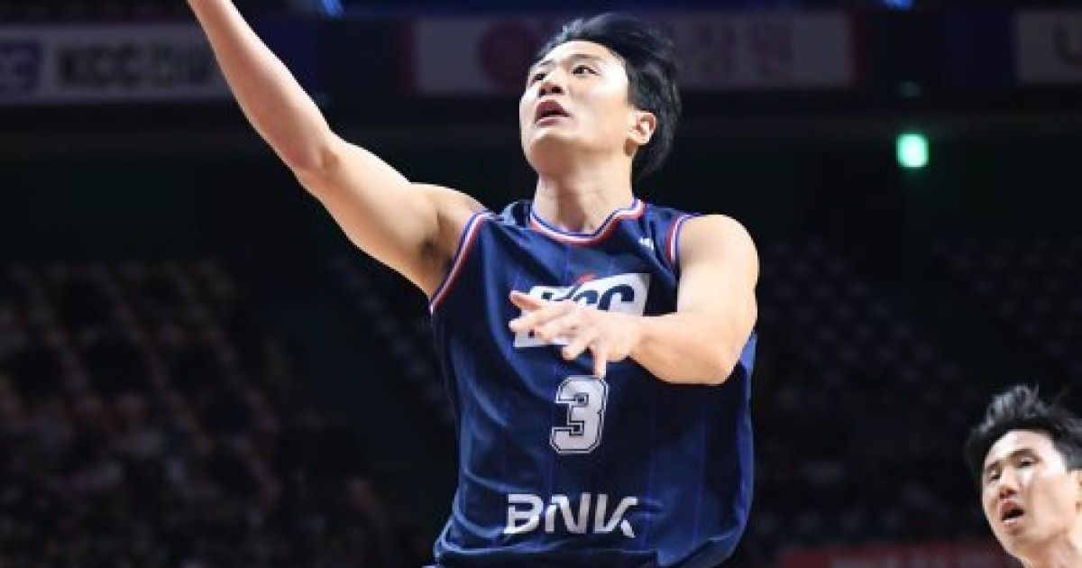 4Q 막판 지배한 라건아와 송교창…3연승 KCC, 승률 5할 회복하며 5위 점프