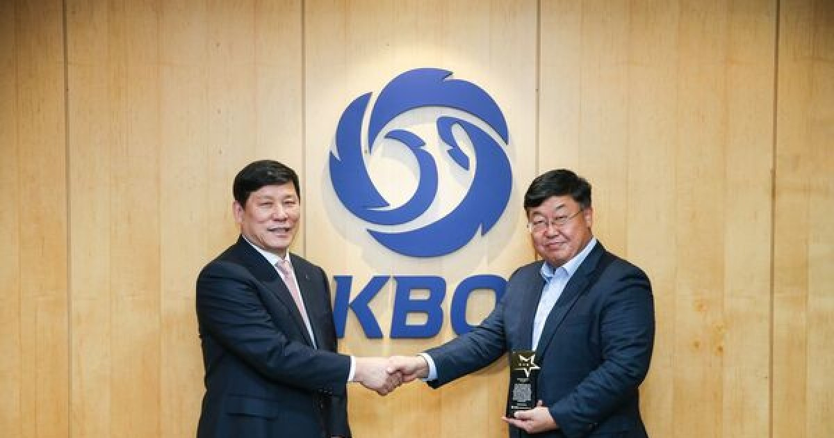 KBO, 동아오츠카와 KBO리그 공식음료 스폰서십 계약 체결...2027 시즌까지 4년 연장