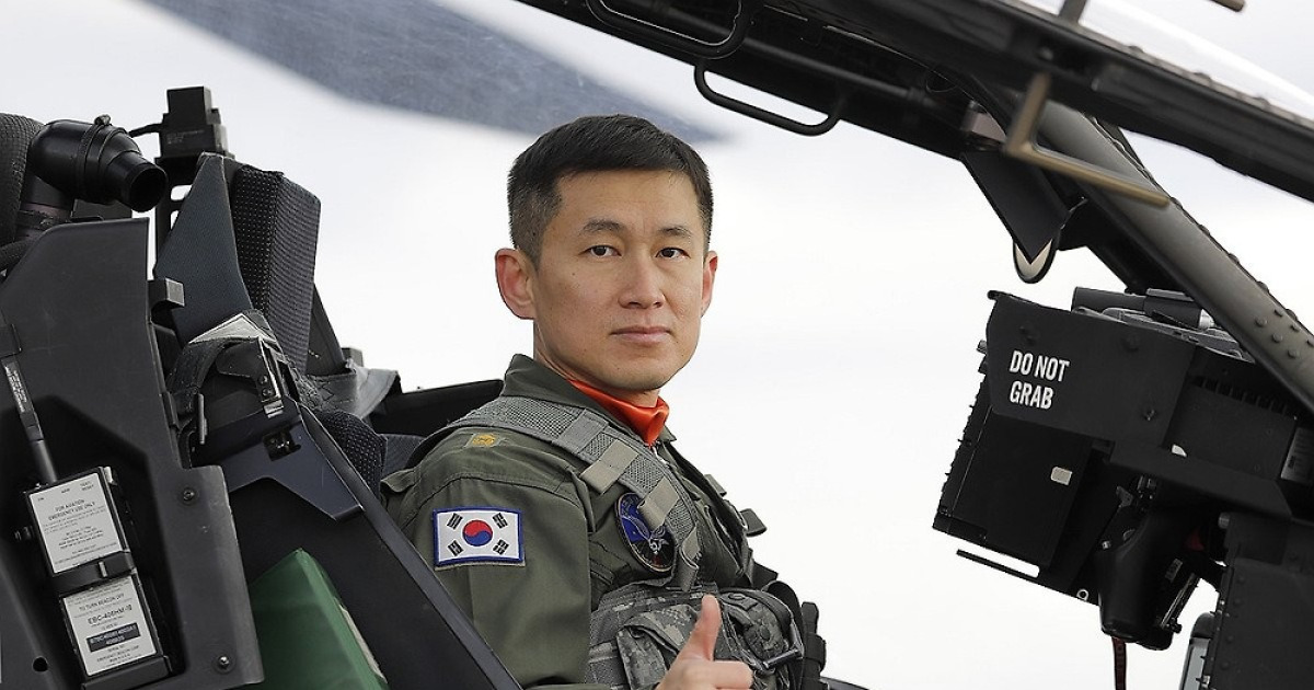 육군 최우수 헬기 조종사 '탑 헬리건'에 김영은 준위