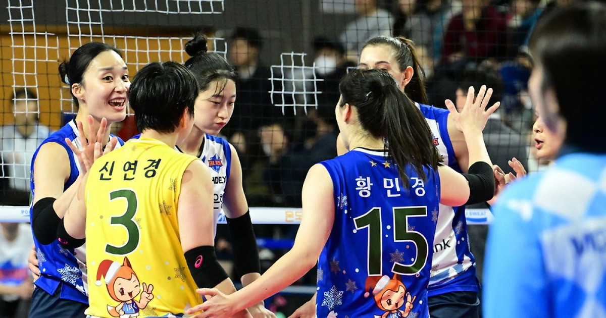 IBK기업은행, '선두' 현대건설 10연승 저지…아베크롬비 36점 폭발