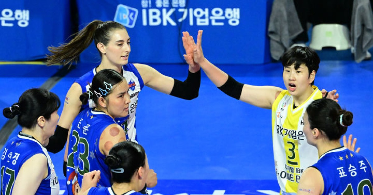 '아베크롬비 36점' IBK기업은행, 현대건설 10연승 막아