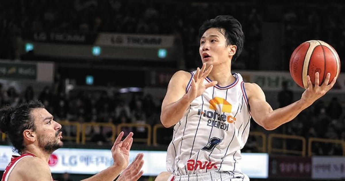 라건아·허웅 52점 합작… KCC, LG 잡고 6연승