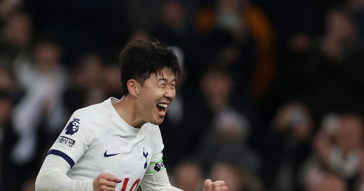 'EPL 전설' 손흥민, 동료 FW에게도 특급 격려 "공격수라면 15골은 넣어야 해!"