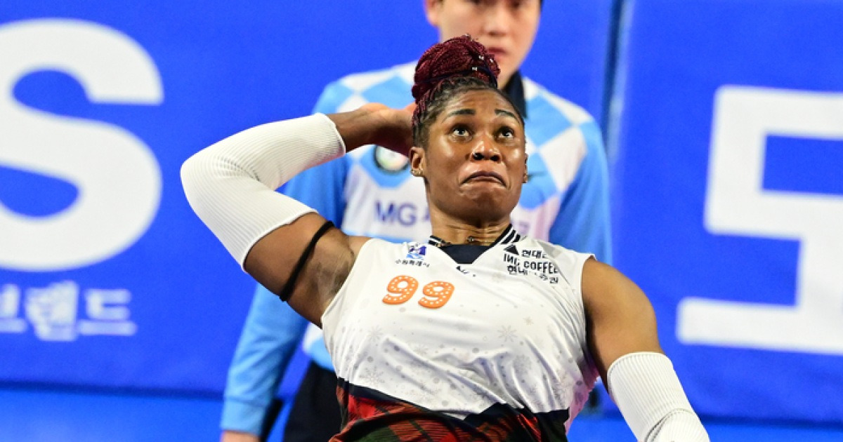 ‘모마 35득점’ 선두 현대건설, IBK기업은행 꺾고 4라운드 첫 판 승리로