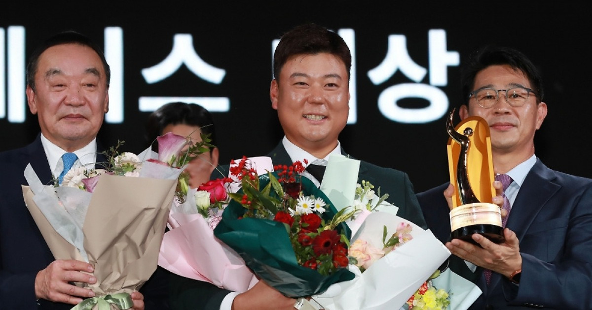 함정우, 2023 KPGA 제네시스 대상 수상[★포토]