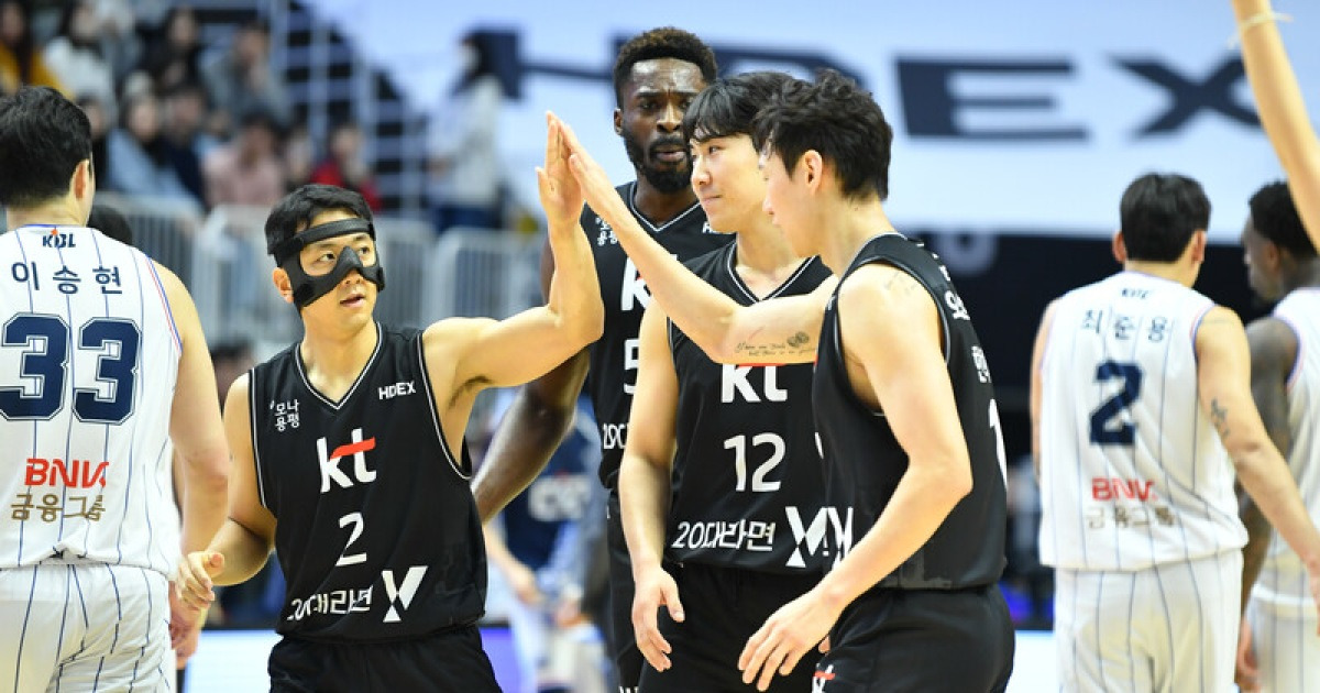 [BK 리뷰] ‘허훈 복귀+KCC에 완승’ KT, 완벽했던 2023년도의 마지막 경기