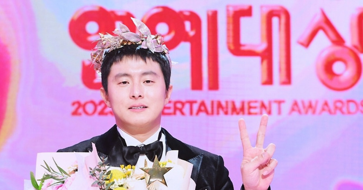 '태계일주' 기안84, MBC 연예대상…"돌아가신 아버지 떠올라"