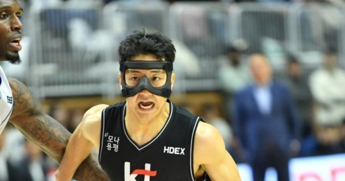 '마스크 투혼' KT 허훈, KCC 8연승 저지