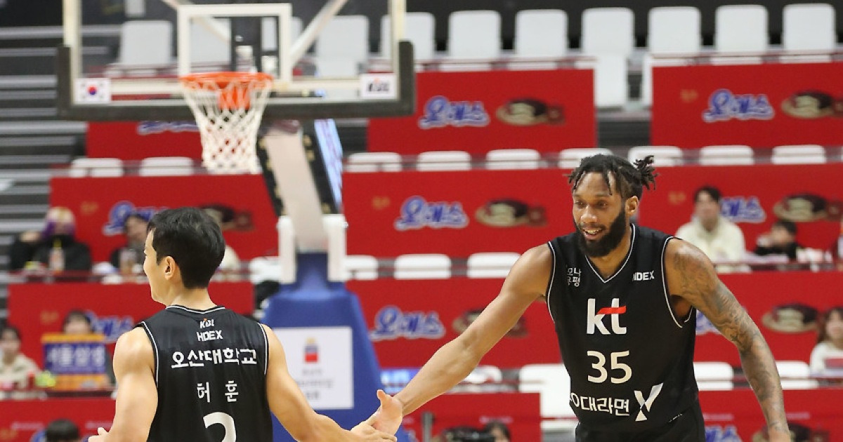 '배스 44점' KT, KCC 꺾고 공동 3위 도약…SK, 삼성 상대 9연승(종합)